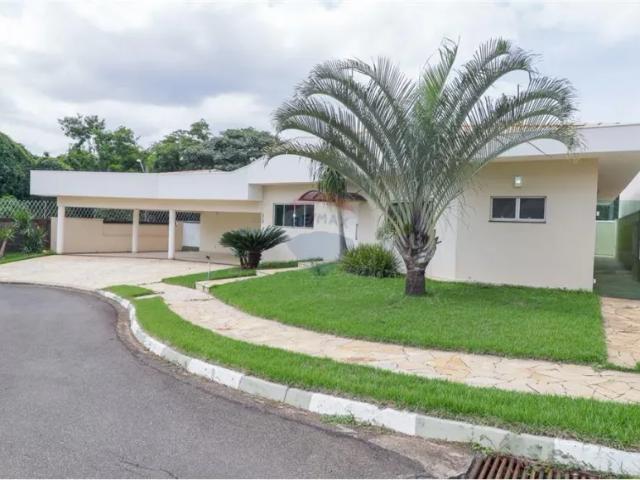 Casa de Condomínio com 3 Quartos e 5 banheiros à Venda, 246 m² por R$ 1.590.000