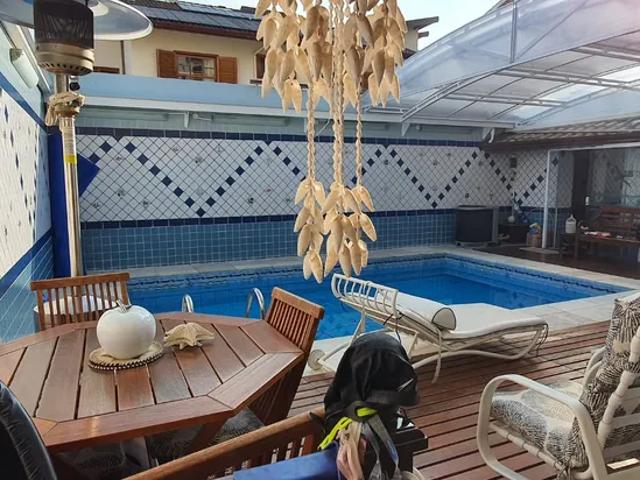 Casa de Condomínio com 3 Quartos e 5 banheiros à Venda, 243 m² por R$ 1.950.000