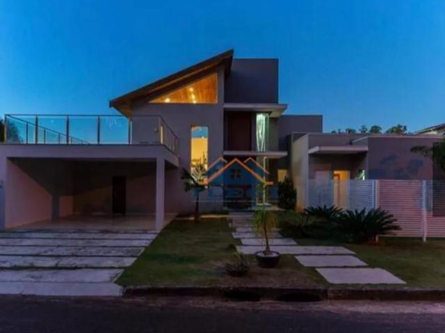 Casa de Condomínio com 3 Quartos e 5 banheiros à Venda, 313 m² por R$ 2.300.000