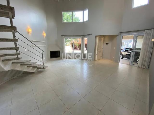 Casa de Condomínio com 3 Quartos e 5 banheiros à Venda, 360 m² por R$ 1.980.000