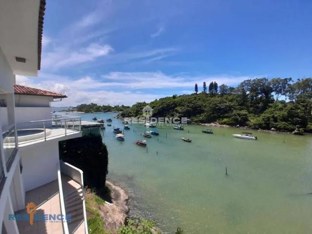 Casa de Condomínio com 3 Quartos e 5 banheiros à Venda, 450 m² por R$ 4.200.000