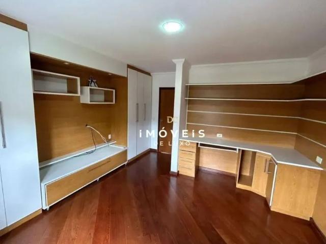 Casa de Condomínio com 3 Quartos para alugar, 400m² Parque Village Castelo