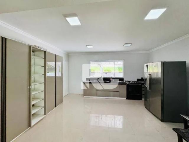 Casa de Condomínio com 3 Quartos para alugar, 417m² Arujazinho III