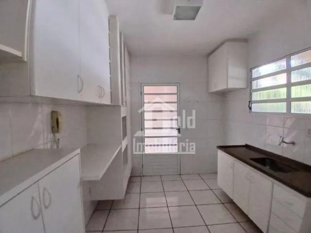 Casa de Condomínio com 3 Quartos para alugar, 135m² Jardim Interlagos