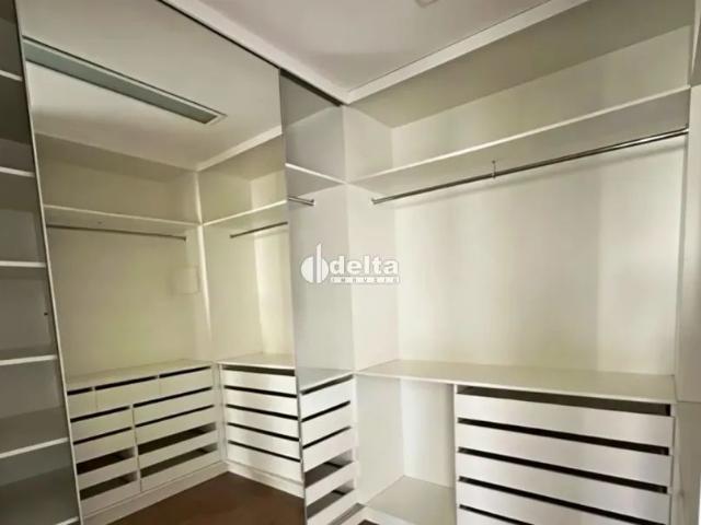 Casa de Condomínio com 3 Quartos para alugar, 180m² Morada da Colina