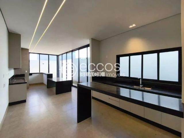 Casa de Condomínio com 3 Quartos para alugar, 215m² Gávea