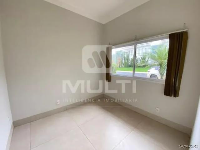 Casa de Condomínio com 3 Quartos para alugar, 236m² Nova Uberlandia