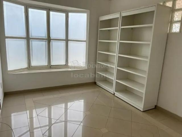 Casa de Condomínio com 3 Quartos para alugar, 330m² Condominio Recanto Real