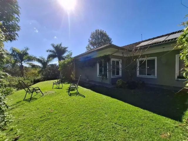 Casa de Condomínio com 3 Quartos para alugar, 330m² Granja Viana