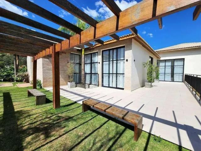 Casa de Condomínio com 3 Quartos para alugar, 394m² Jardim do Golf I
