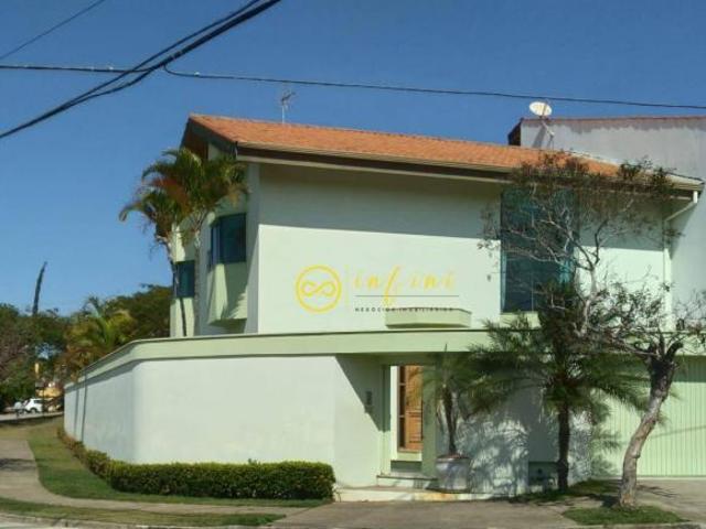 Casa de Condomínio com 3 Quartos, sendo 1 Suíte à venda, 360 m² por R$ 1.700.000 Condomínio Granj