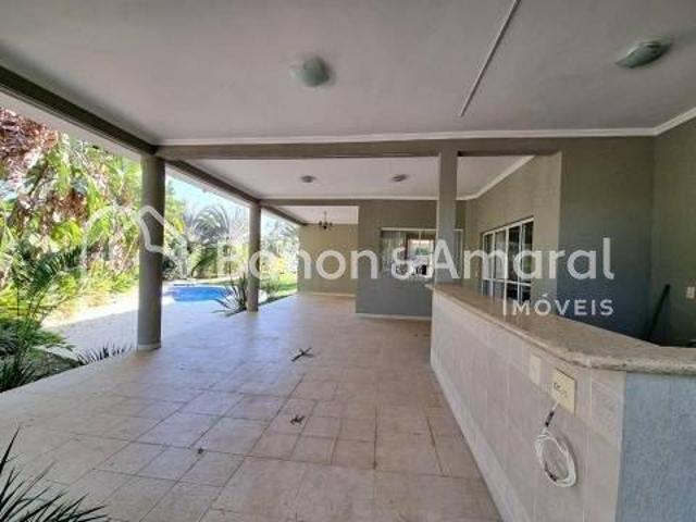 Casa de Condomínio com 420m² e 4 quartos