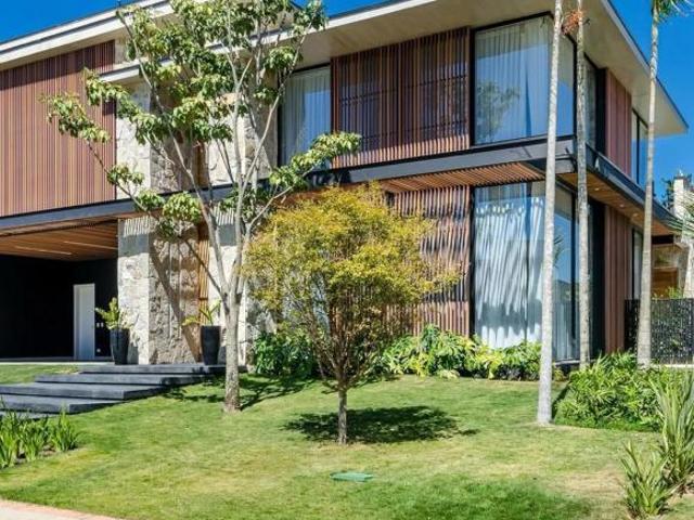 Casa de Condomínio com 4 dormitórios 1200m²