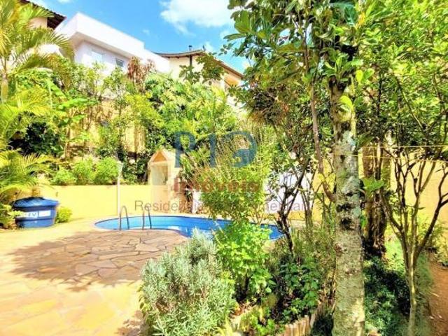 Casa de Condomínio com 4 dormitórios 4 vagas vagas em Cotia