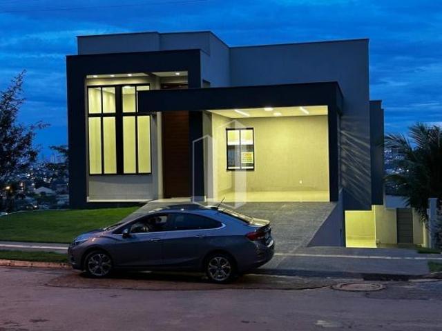 Casa de Condomínio com 4 Dormitórios, 4 Suítes amplas salas lavabo,varanda go.