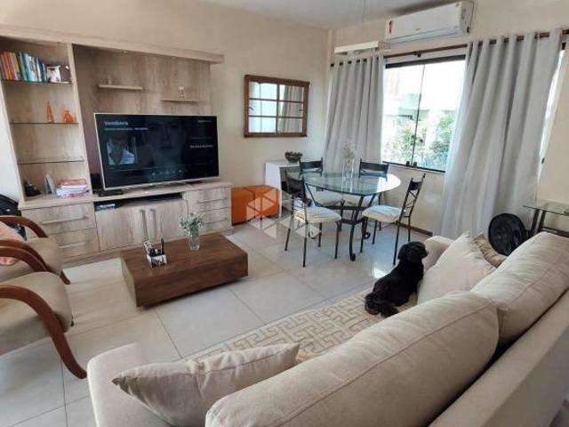 Casa de condomínio com 4 dormitórios e 3 vagas