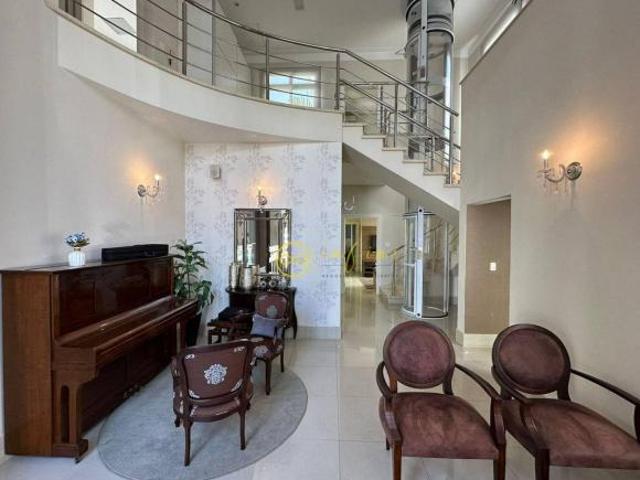 Casa de Condomínio com 4 dormitórios, sendo 2 suítes à venda, 300 m² por R$ 2.150.000 Condomínio