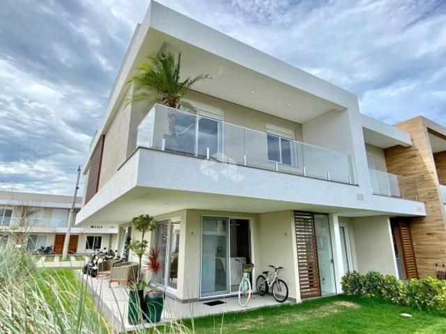 Casa de condomínio com 4 dormitórios/quartos sendo 2 suítes com sacada e totalmente mobiliada em Cap