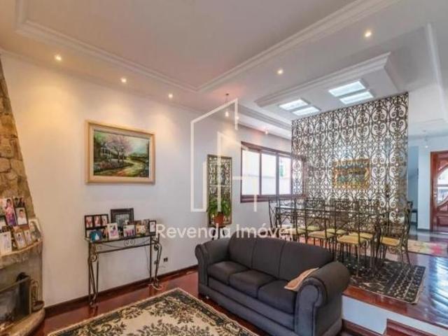 Casa de Condomínio com 4 dorms com suites à Venda, 450 m²
