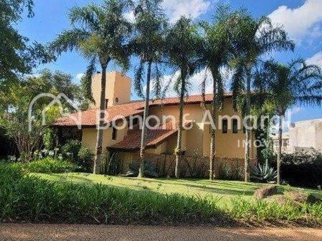 Casa de condomínio com 4 suítes à venda, 360 m²