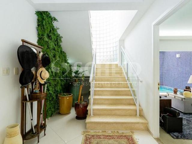 Casa de condomínio com 4 suítes e lazer completo no Planalto Paulista