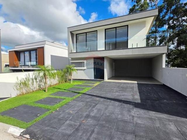 Casa de condomínio com 4 suítes