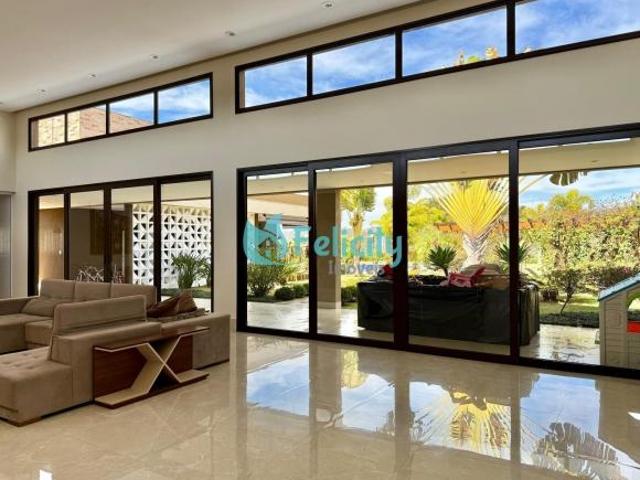Casa de Condomínio com 4 suítes, 622m2 em Jarinu