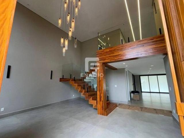 Casa de Condomínio com 4 quartos