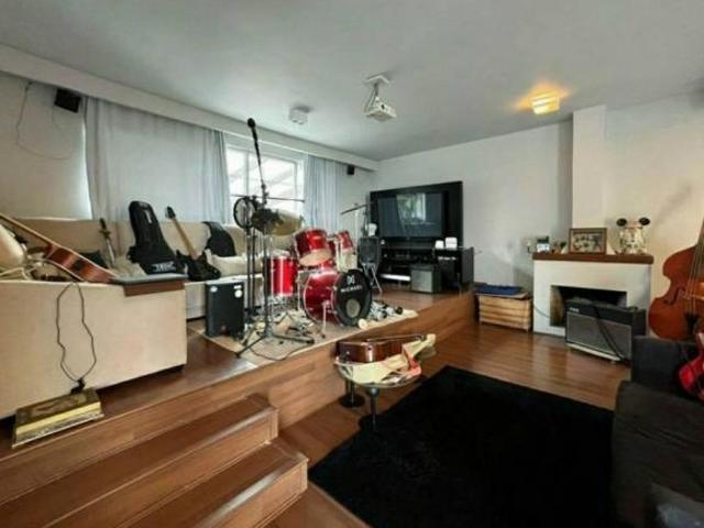 Casa de condomínio com 4 quartos 2 suítes no Vila Castela/Nova Lima