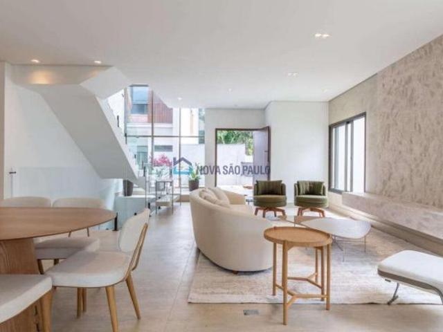 CASA DE CONDOMÍNIO COM 4 QUARTOS À VENDA. 650 m²