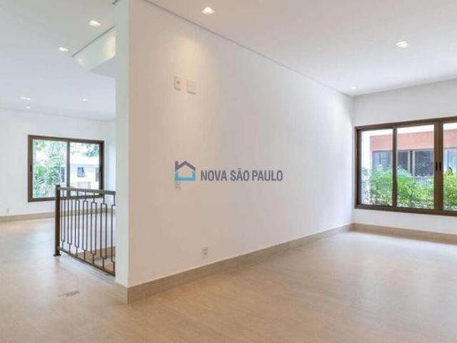 CASA DE CONDOMÍNIO COM 4 QUARTOS À VENDA. 684