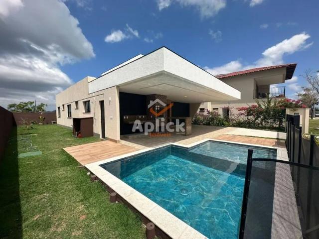 Casa de Condomínio com 4 Quartos e 1 banheiro à Venda, 200 m² por R$ 1.900.000