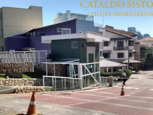 Casa de Condomínio com 4 Quartos e 2 banheiros à Venda, 194 m² por R$ 899.000