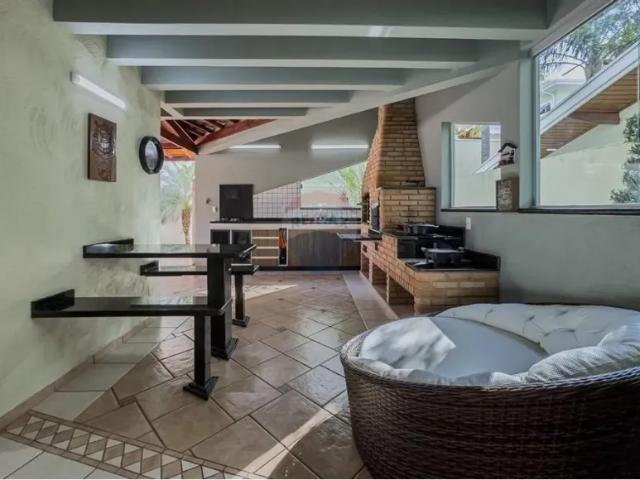 Casa de Condomínio com 4 Quartos e 2 banheiros à Venda, 246 m² por R$ 1.290.000