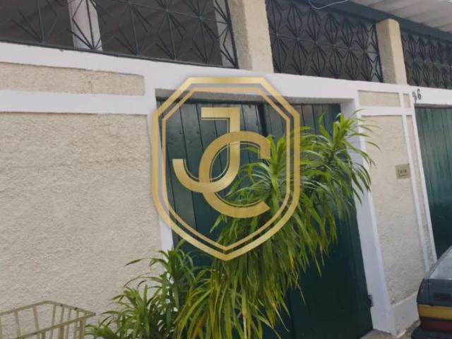 Casa de Condomínio com 4 Quartos e 2 banheiros à Venda, 370 m² por R$ 490.000