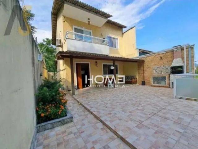 Casa de Condomínio com 4 Quartos e 3 banheiros à Venda, 127 m² por R$ 525.000