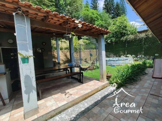 Casa de Condomínio com 4 Quartos e 3 banheiros à Venda, 254 m² por R$ 1.200.000