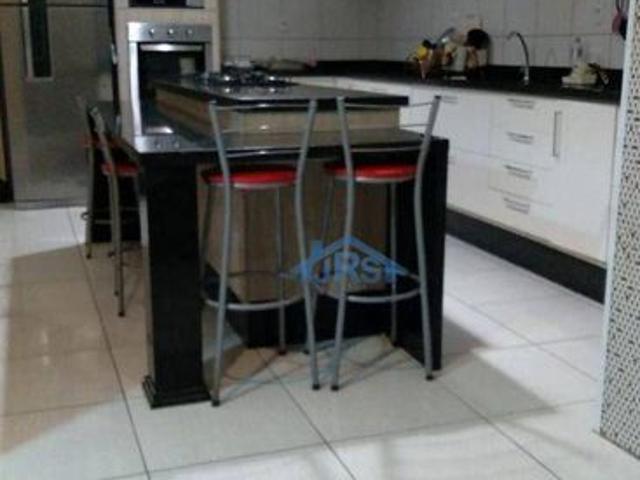 Casa de Condomínio com 4 Quartos e 3 banheiros à Venda, 280 m² por R$ 530.000