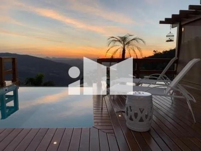 Casa de Condomínio com 4 Quartos e 3 banheiros à Venda, 290 m² por R$ 4.000.000