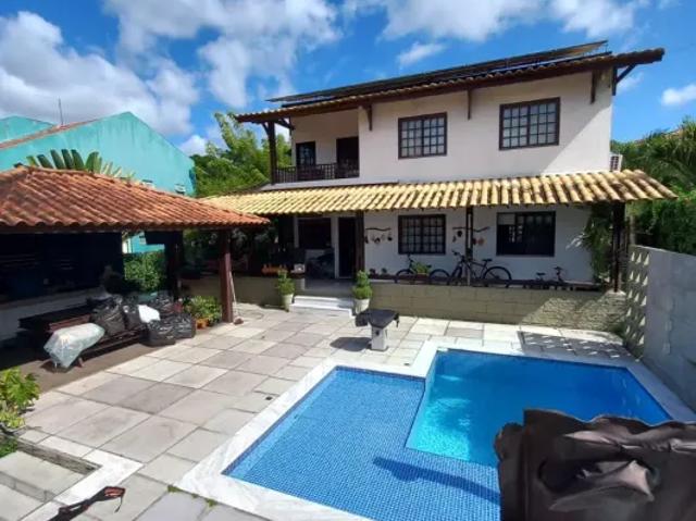 Casa de Condomínio com 4 Quartos e 3 banheiros à Venda, 290 m² por R$ 995.000