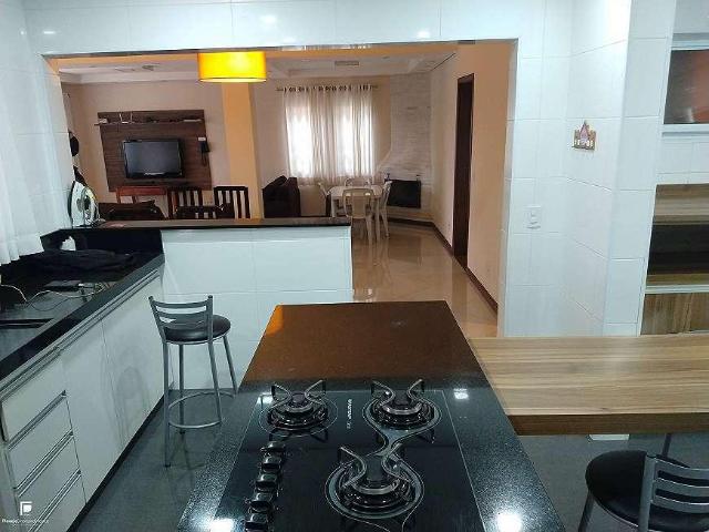 Casa de Condomínio com 4 Quartos e 3 banheiros à Venda, 306 m² por R$ 1.600.000