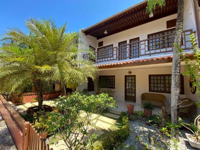 Casa de Condomínio com 4 Quartos e 4 banheiros à Venda, 180 m² por R$ 779.000