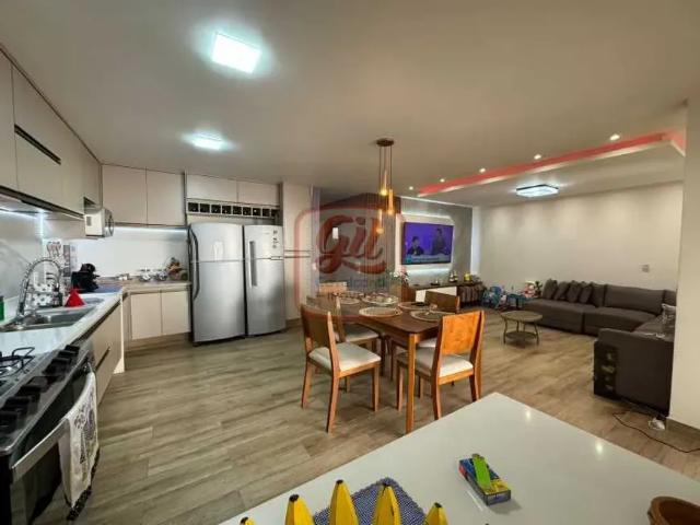 Casa de Condomínio com 4 Quartos e 4 banheiros à Venda, 195 m² por R$ 795.000