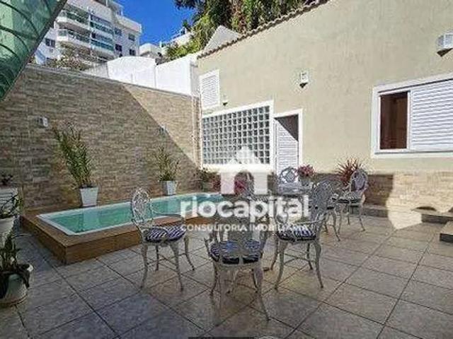 Casa de Condomínio com 4 Quartos e 4 banheiros à Venda, 214 m² por R$ 799.000