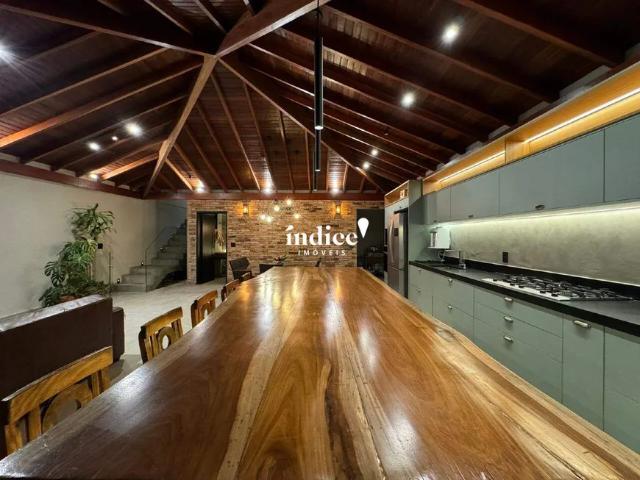Casa de Condomínio com 4 Quartos e 4 banheiros à Venda, 210 m² por R$ 1.275.000