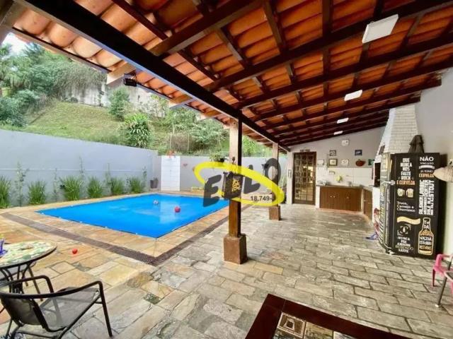 Casa de Condomínio com 4 Quartos e 4 banheiros à Venda, 312 m² por R$ 1.100.000