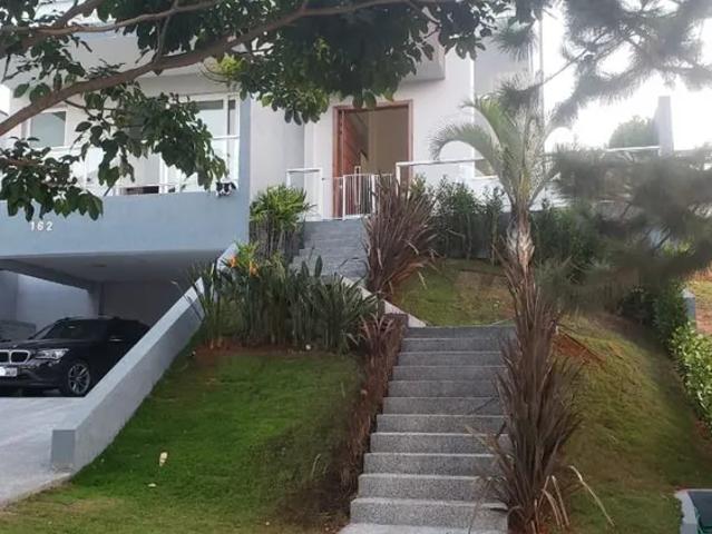 Casa de Condomínio com 4 Quartos e 4 banheiros à Venda, 330 m² por R$ 2.200.000