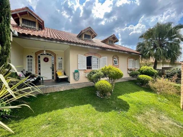 Casa de Condomínio com 4 Quartos e 4 banheiros à Venda, 400 m² por R$ 1.399.000