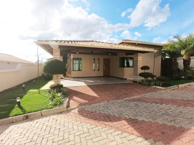 Casa de Condomínio com 4 Quartos e 4 banheiros à Venda, 420 m² por R$ 1.100.000