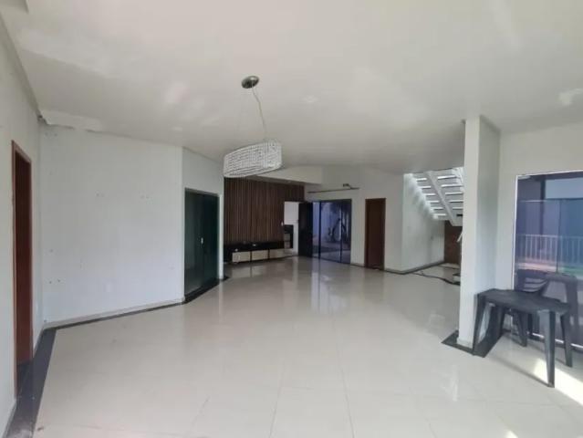 Casa de Condomínio com 4 Quartos e 4 banheiros à Venda, 500 m² por R$ 1.900.000